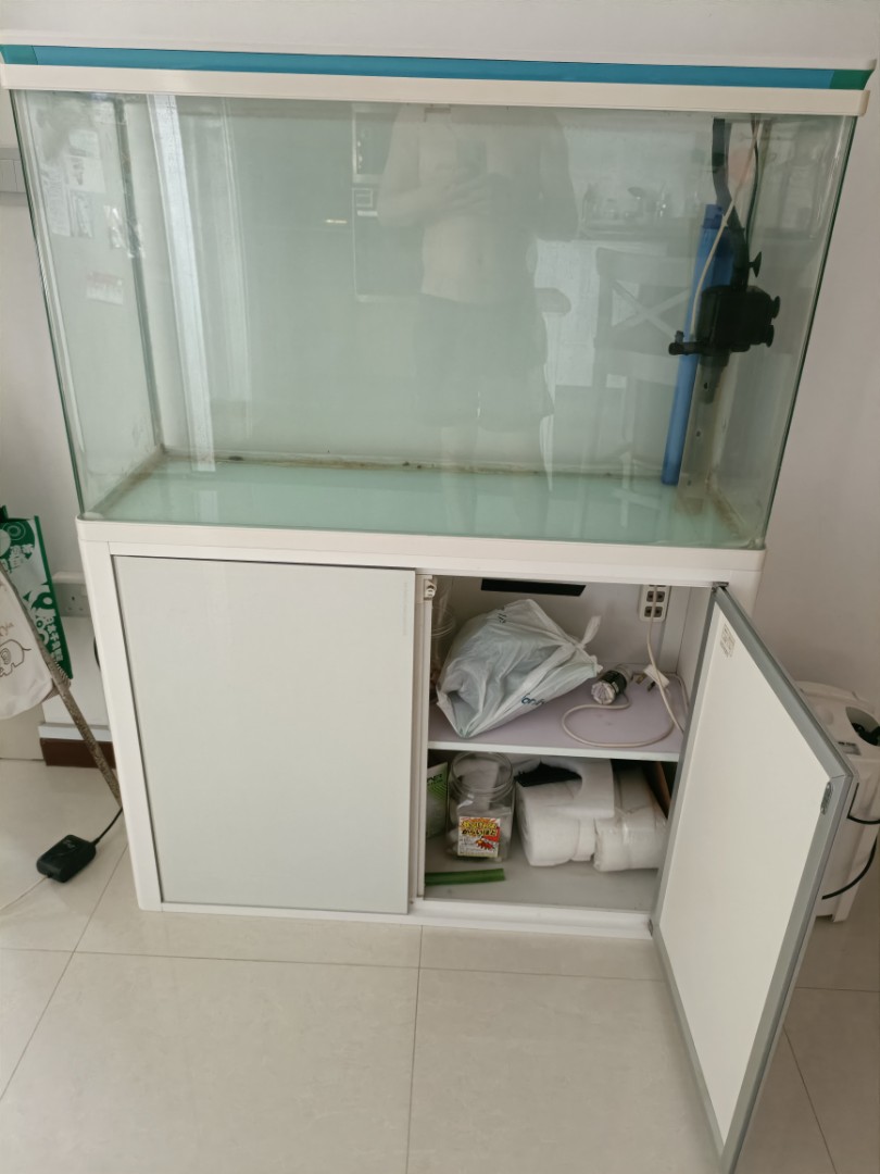 Elegant white fish tank w aluminium frame and glass door. Excellent for ...