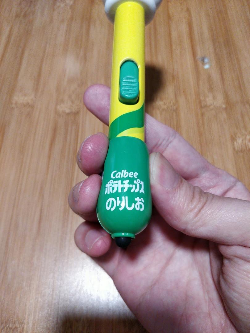 Limited edition Calbee potato chips grabber helping hand Christmas ...