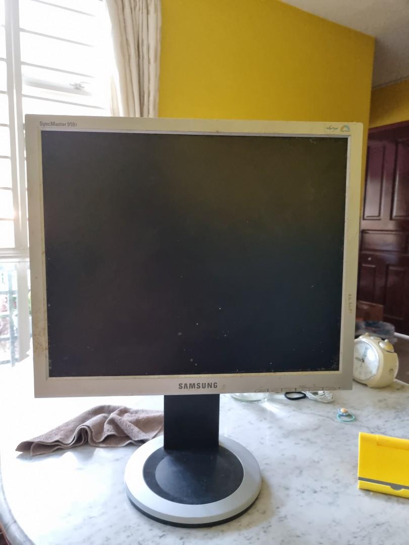 Samsung 19 inch monitor, Computers & Tech, Desktops on Carousell