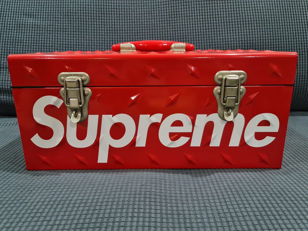 Supreme diamond plate toolbox red released 2018, Women's Fashion, Bags ...