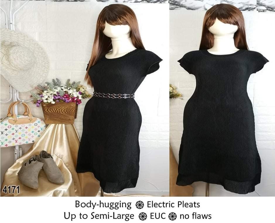 BODY-HUGGING DRESS, Women's Fashion, Dresses & Sets, Dresses on Carousell