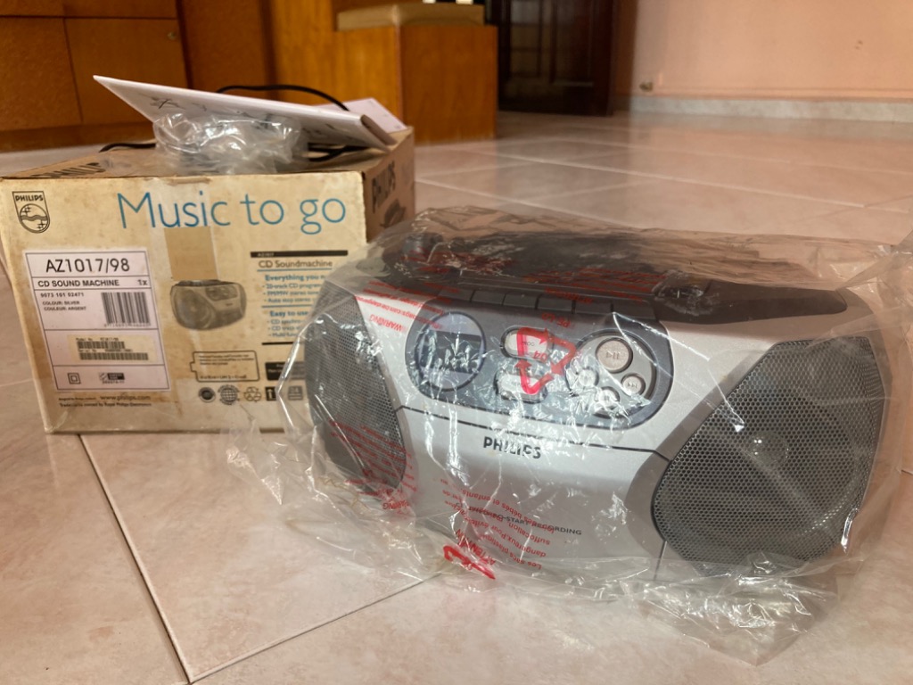 Philips AZ1017 Portable CD Player/Radio, Audio, Portable Music Players ...