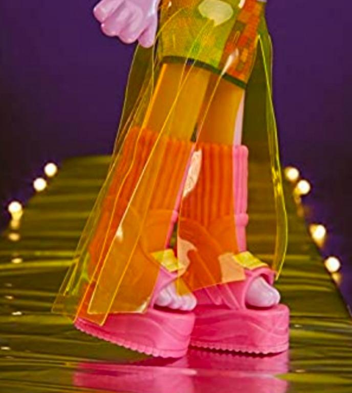 TROLLS WORLD TOUR GLAM SATIN, Hobbies & Toys, Toys & Games on Carousell