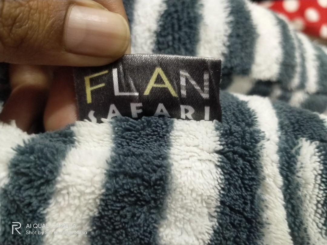 Amuse Flan Safari Hugging Plush Toy, Hobbies & Toys, Toys & Games on ...