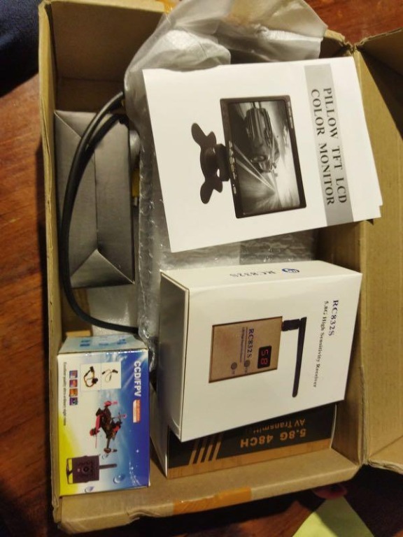 pillow tft lcd color monitor $400, 汽車配件, 其他 - Carousell