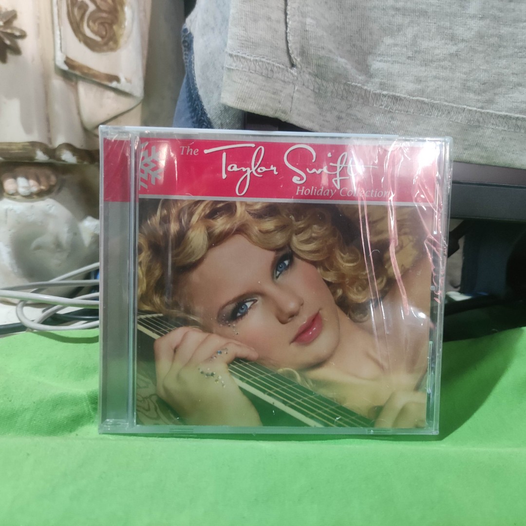Taylor Swift - The Holiday Collection - EP (CD), Hobbies & Toys, Music ...