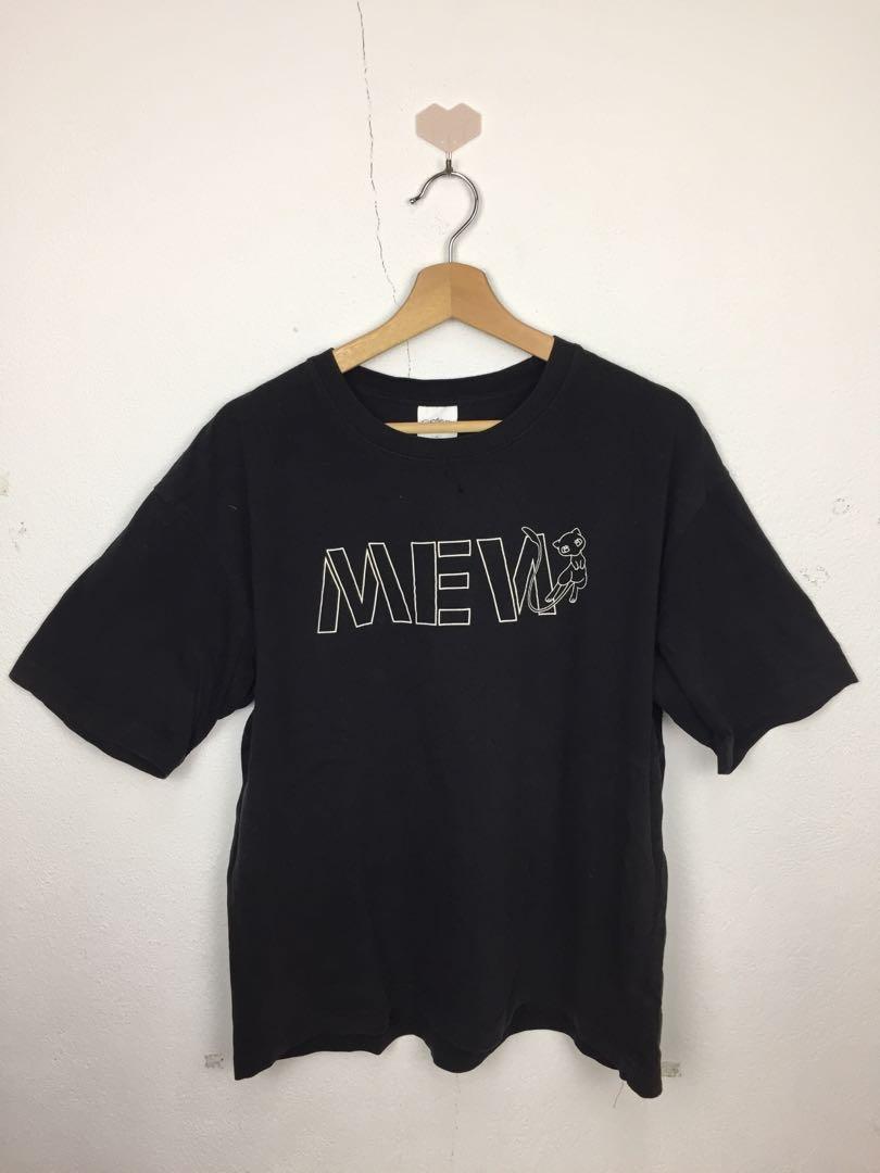 Gu Pokemon Collaboration Mew & Mewtwo T-Shirt, Men's Fashion, Tops ...