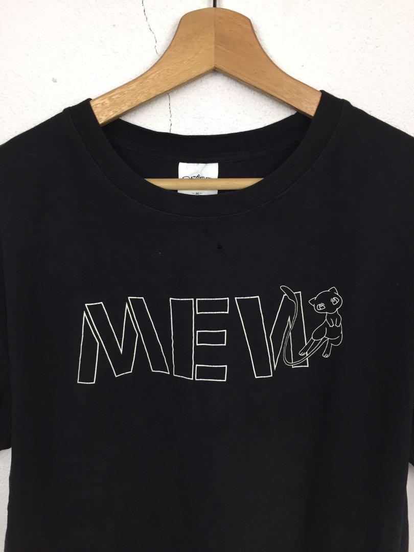 Gu Pokemon Collaboration Mew & Mewtwo T-Shirt, Men's Fashion, Tops ...