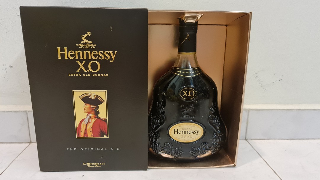 Hennessy XO extra old Cognac with gift box, Food & Drinks, Alcoholic Beverages on Carousell