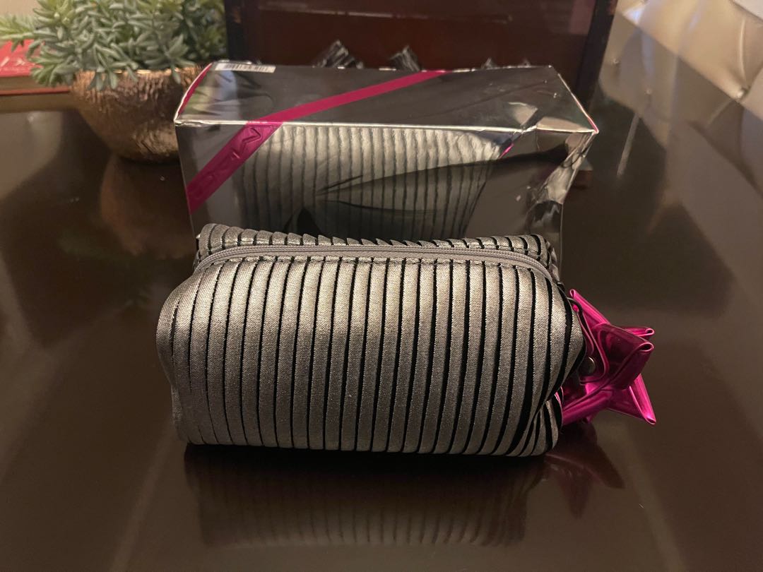 Mac Vanity Bag, Women's Fashion, Bags & Wallets, Purses & Pouches on ...