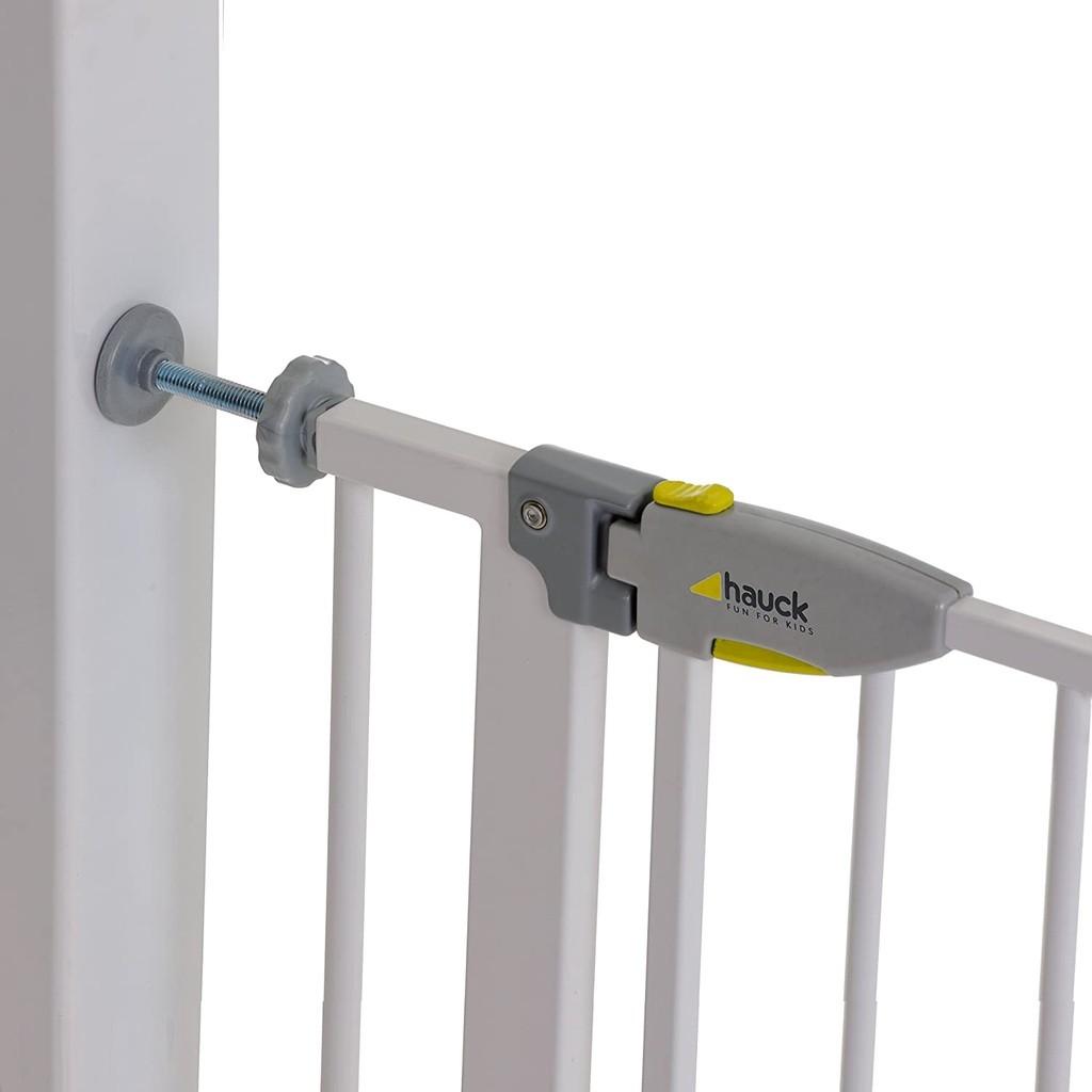 Hauck Squeeze Handle Safety Gate 75cm-81cm, Babies & Kids, Baby Nursery ...