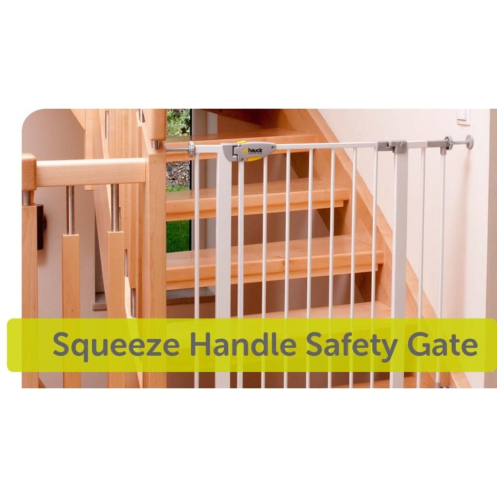 Hauck Squeeze Handle Safety Gate 75cm-81cm, Babies & Kids, Baby Nursery ...