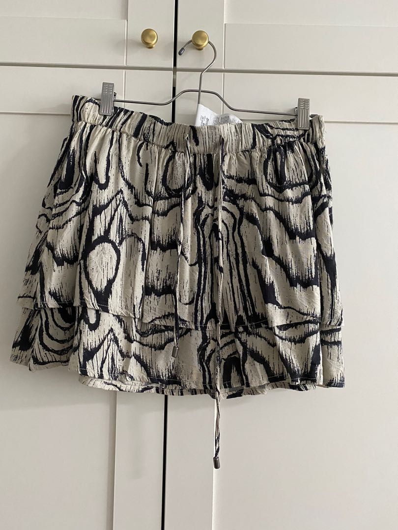 FREE brand new Vera moda skirt, Women's Fashion, Bottoms, Skirts on ...