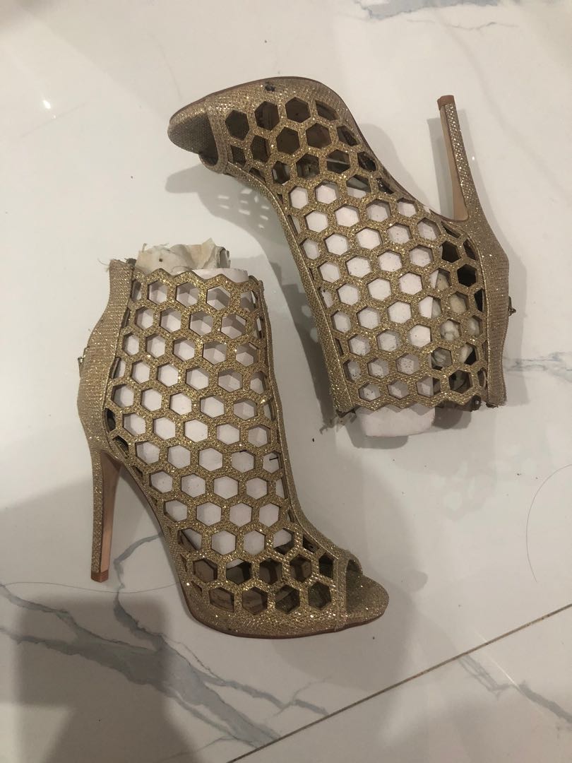 Gold Glitter Cover Up Heels, Women's Fashion, Footwear, Heels on Carousell