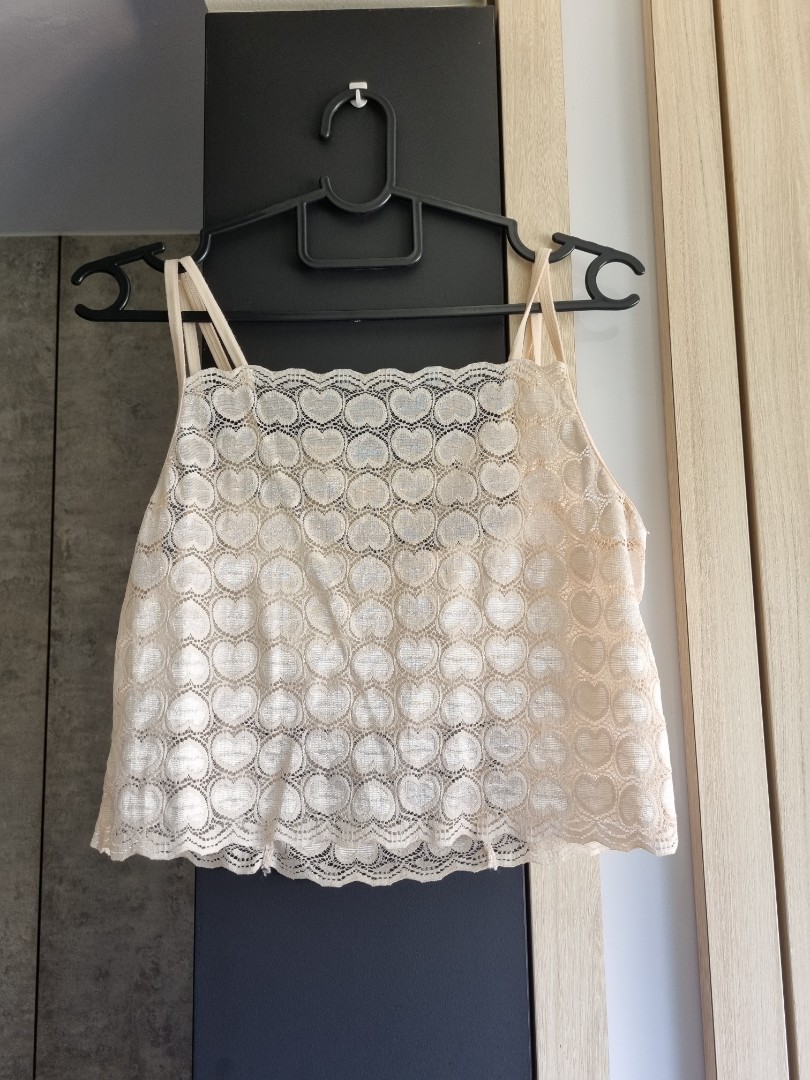 Heart-shaped Top, Women's Fashion, Tops, Sleeveless on Carousell