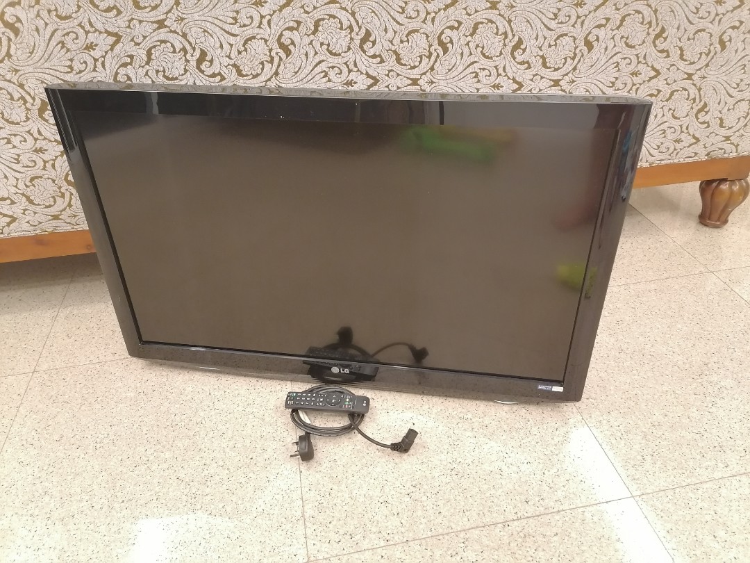 LG42 inch TV not smart, TV & Home Appliances, TV & Entertainment, TV on ...