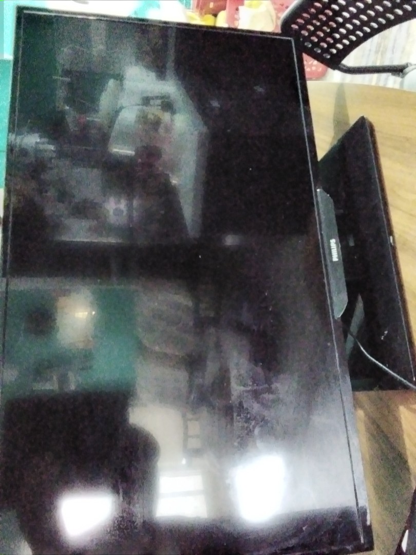 Philips 29 in, TV & Home Appliances, TV & Entertainment, TV on Carousell
