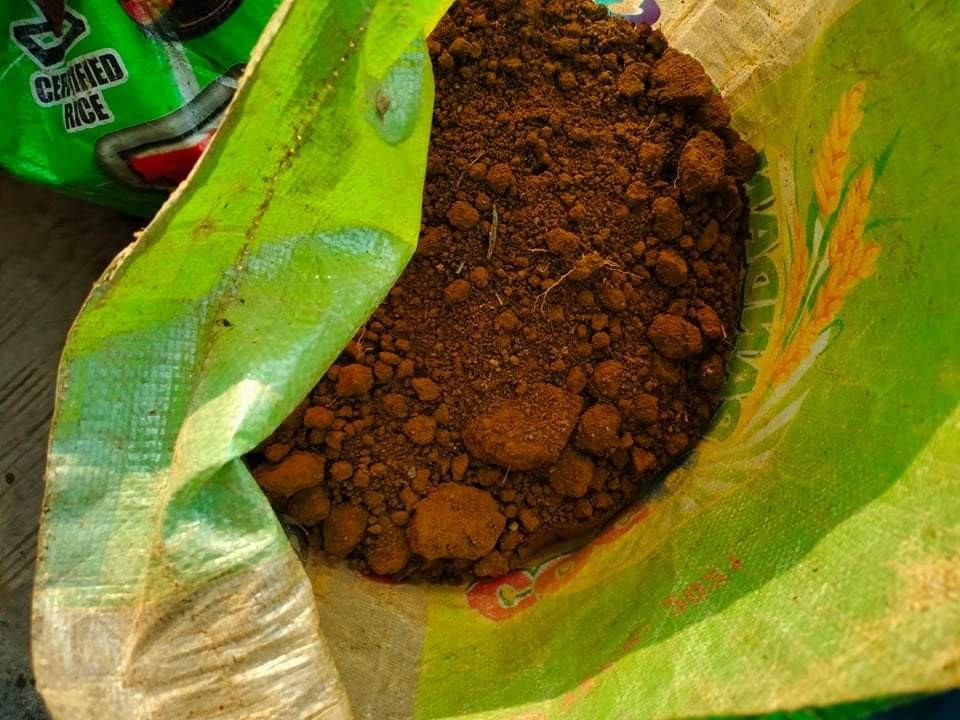Garden soil per sack, Furniture & Home Living, Gardening, Soil ...
