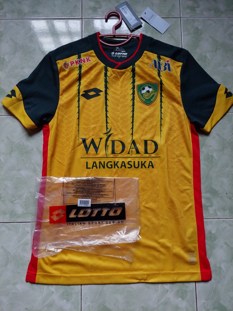 Kedah home player issue, Men's Fashion, Tops & Sets, Formal Shirts on ...