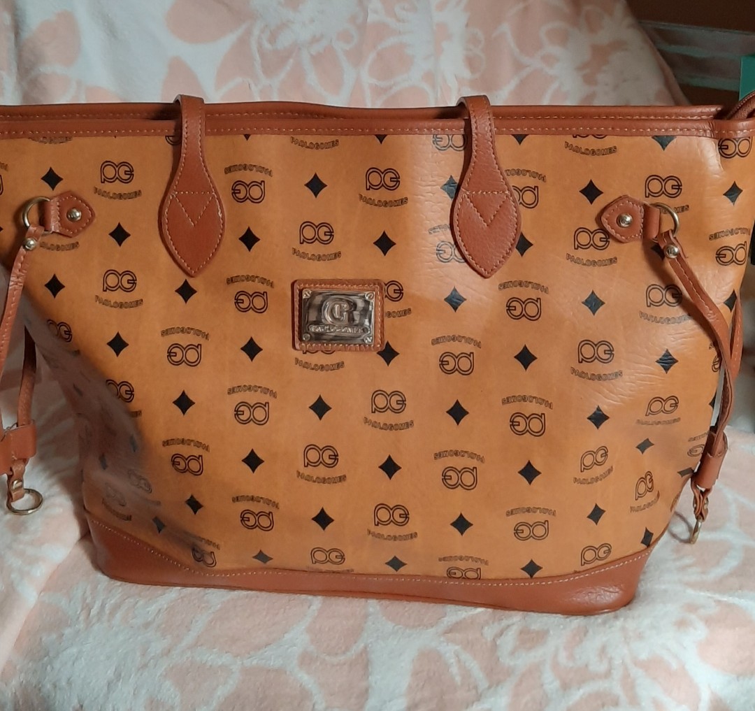 Paolo Gomes Large tote, Luxury, Bags & Wallets on Carousell