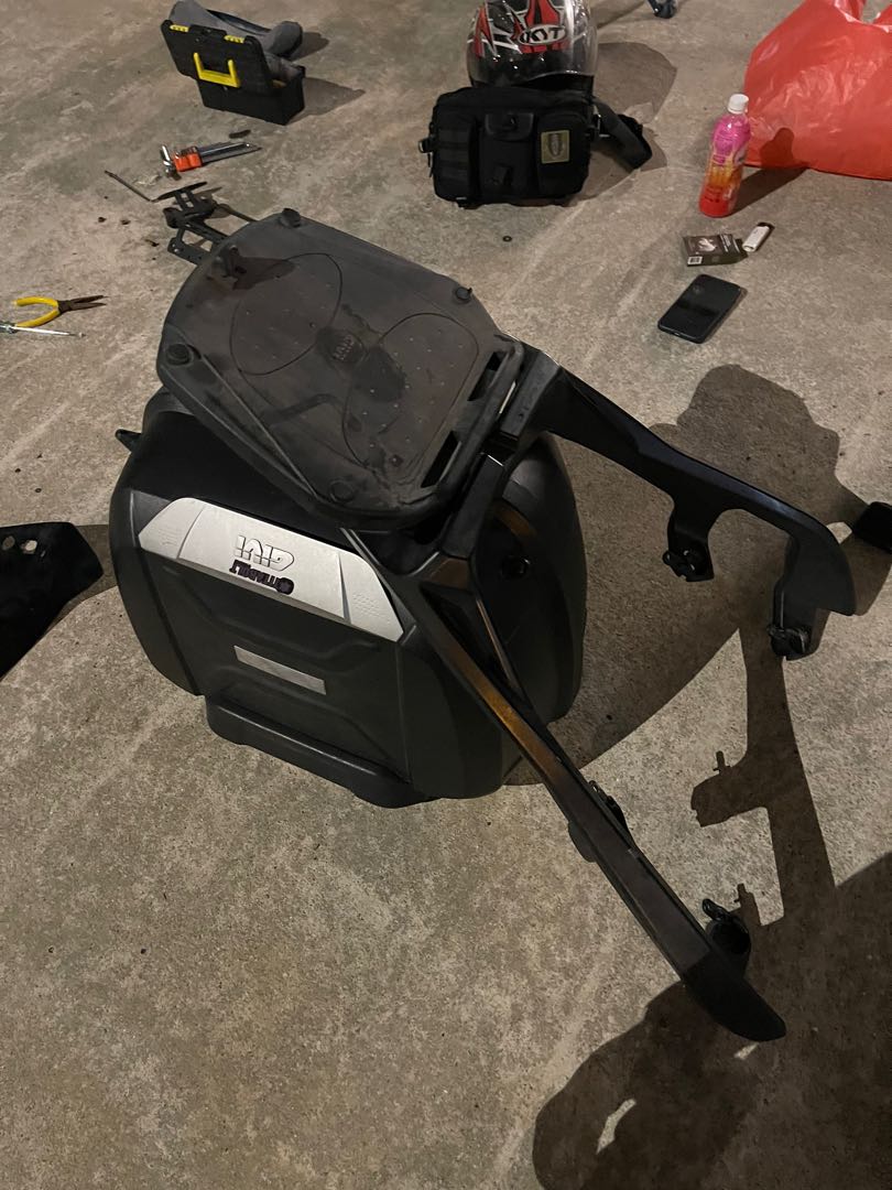 Xmax 300 RACK AND BOX, Motorcycles, Motorcycle Accessories on Carousell