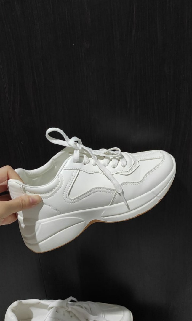 Calliope white shoes, Fesyen Wanita, Sepatu di Carousell