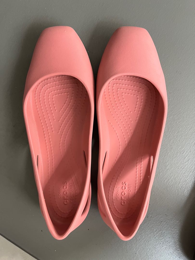 Crocs Flats, Women's Fashion, Footwear, Flats on Carousell