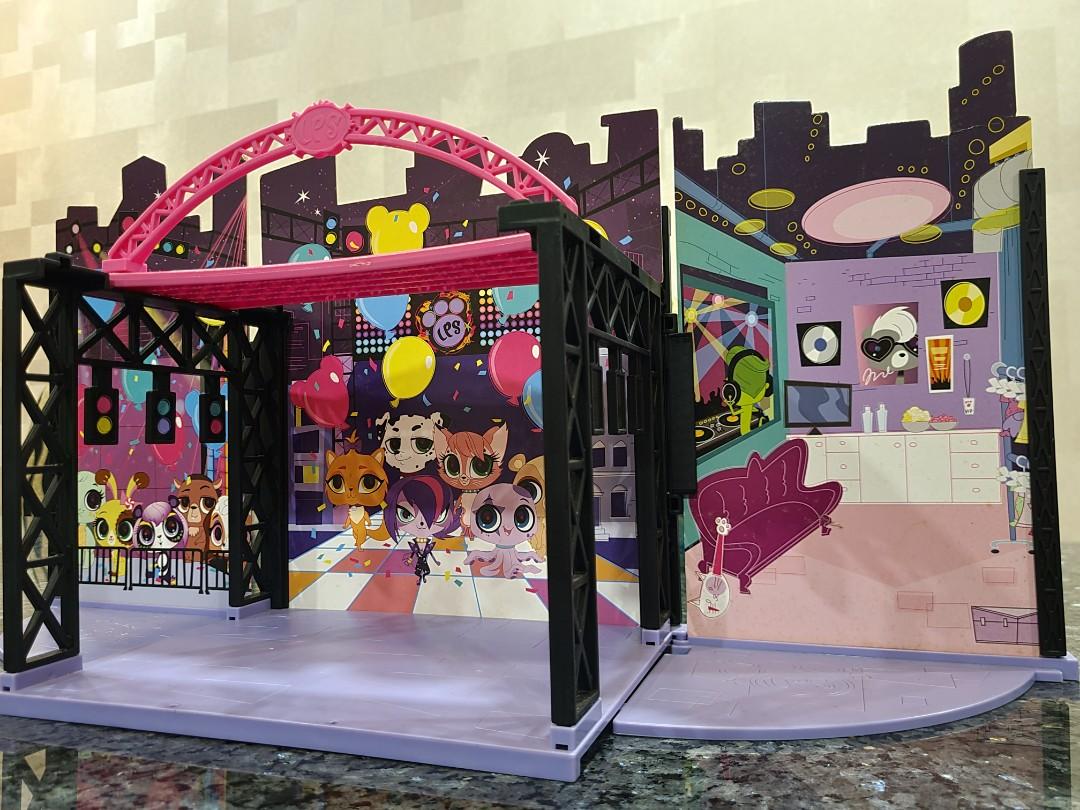 Littlest Pet Shop (LPS) stage set., Hobbies & Toys, Toys & Games on ...