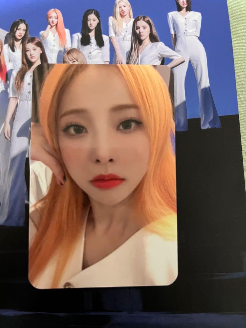 LOONA 12:00 Version D Set, Hobbies & Toys, Memorabilia & Collectibles ...