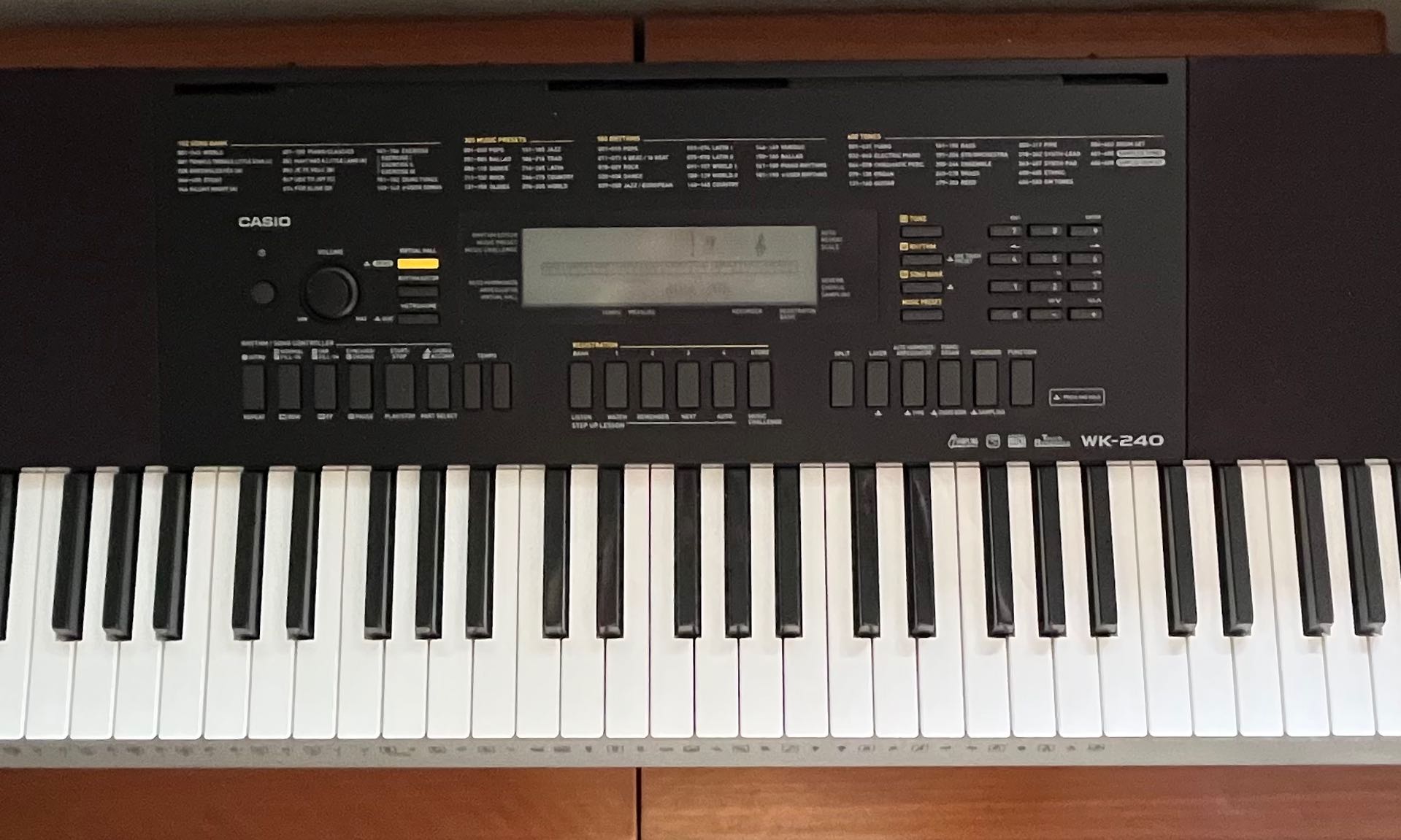 Casio wk240, Hobbies & Toys, Music & Media, Musical Instruments on ...