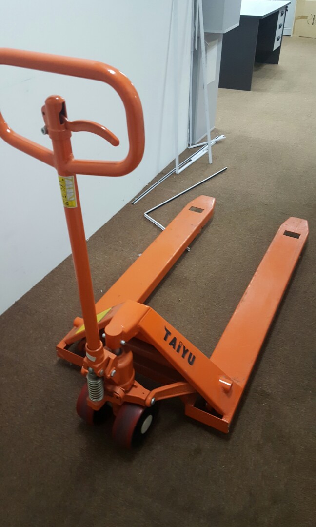 Taiyu Heavy duty pallet jet , Japan, 2.5ton $450, Everything Else on ...