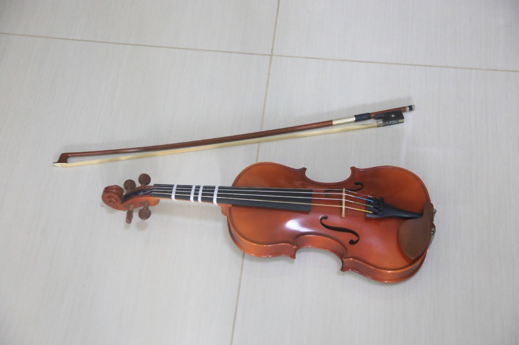 1 quarter violin with box 1/4, GCV Debutte Series, Hobbies & Toys ...