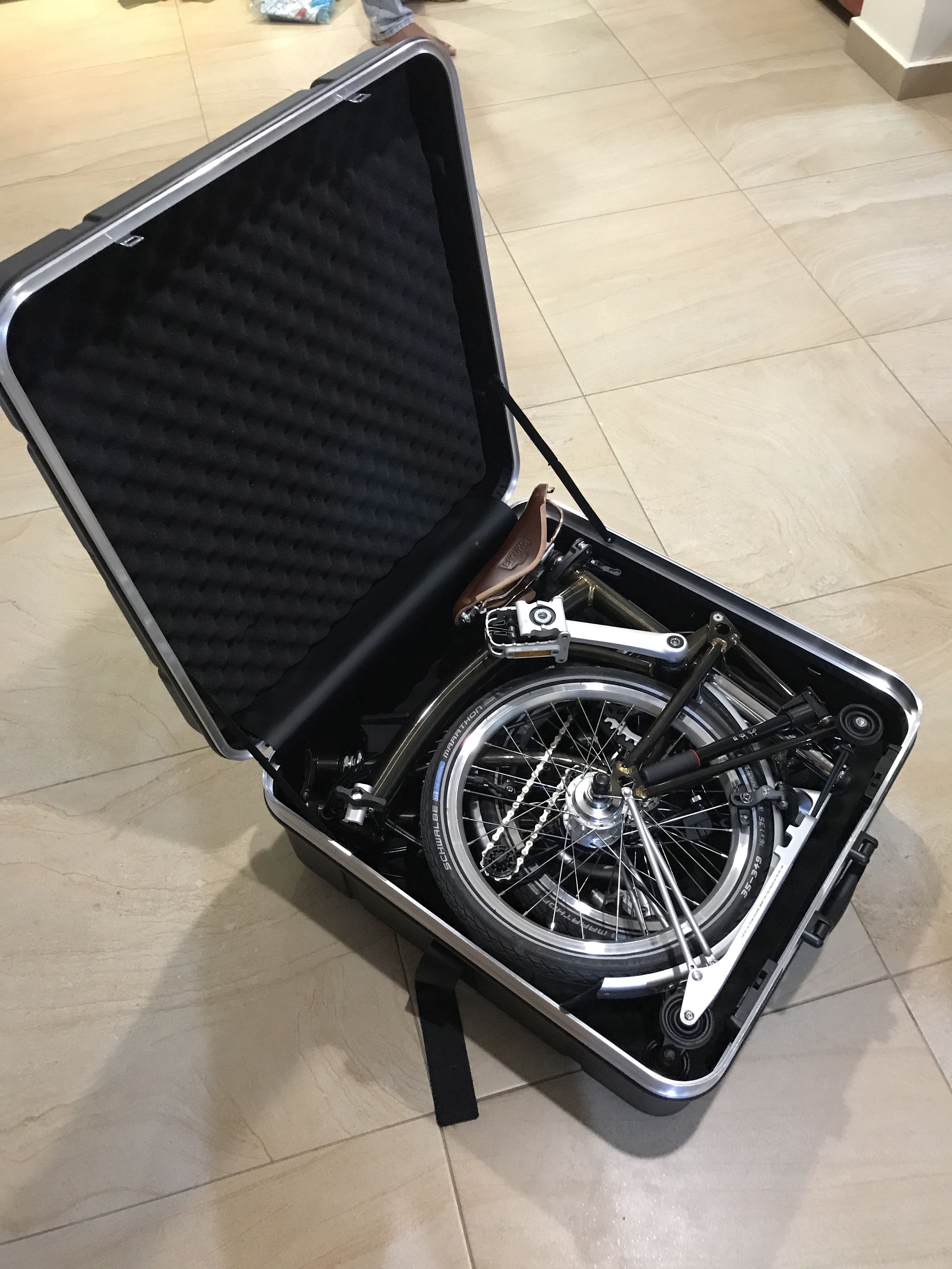 Brompton C Line Explorer (luggage + m6l Black Lacquer Full Set), Sports ...
