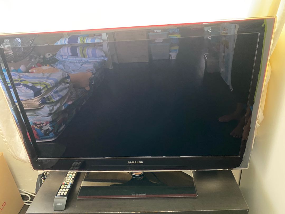 Cheap !! Samsung 40 inch LED Tv with wall bracket!, TV & Home ...