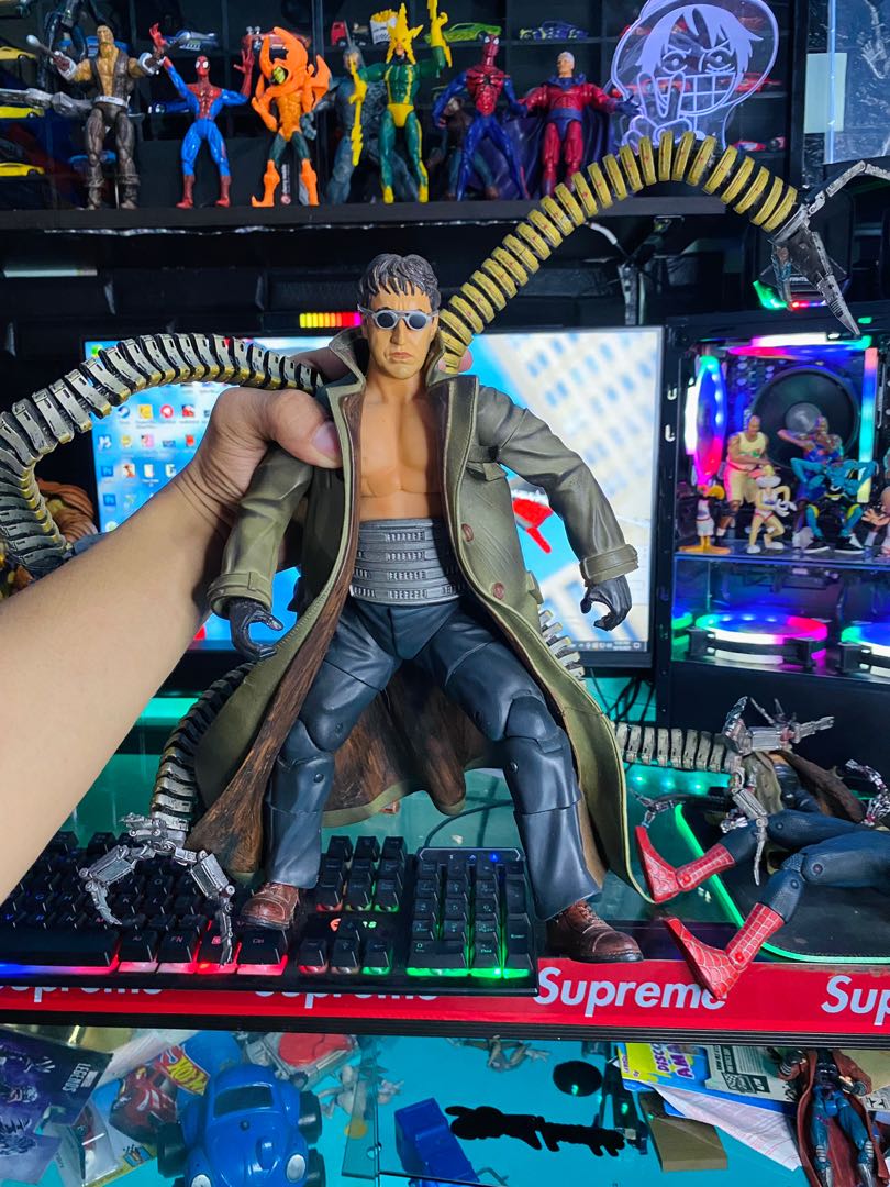 Doctor octopus / Spider-Man, Hobbies & Toys, Toys & Games on Carousell