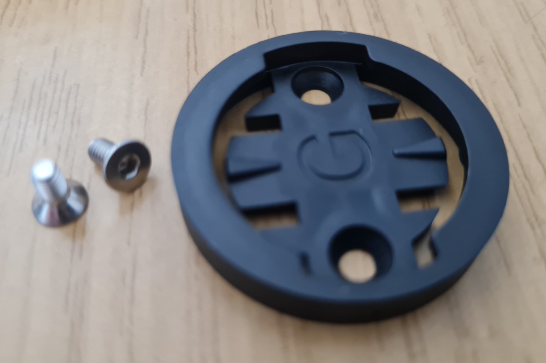 Garmin Adaptor with Screws, Sports Equipment, Bicycles & Parts, Parts ...