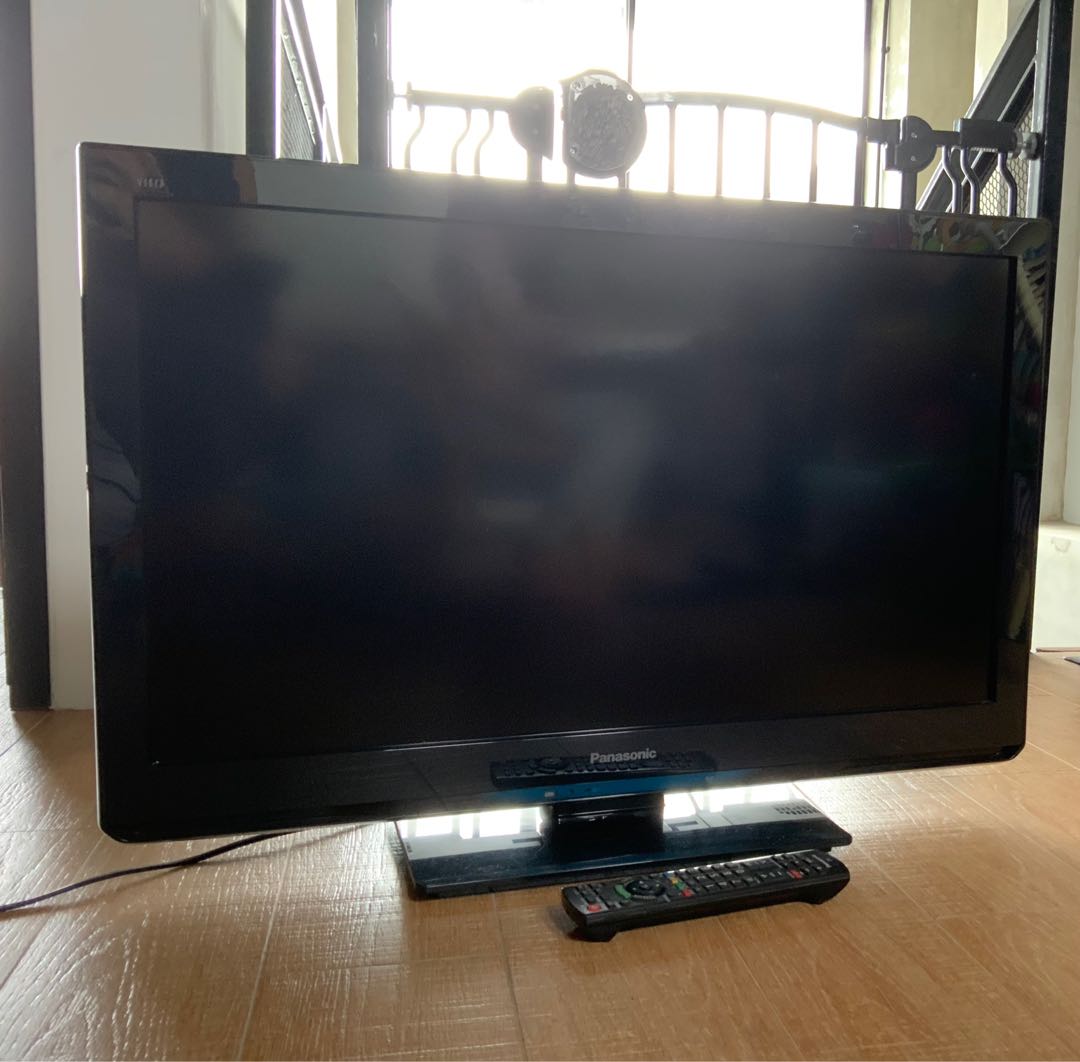 Panasonic 32 inch LCD TV - FREE, TV & Home Appliances, TV ...