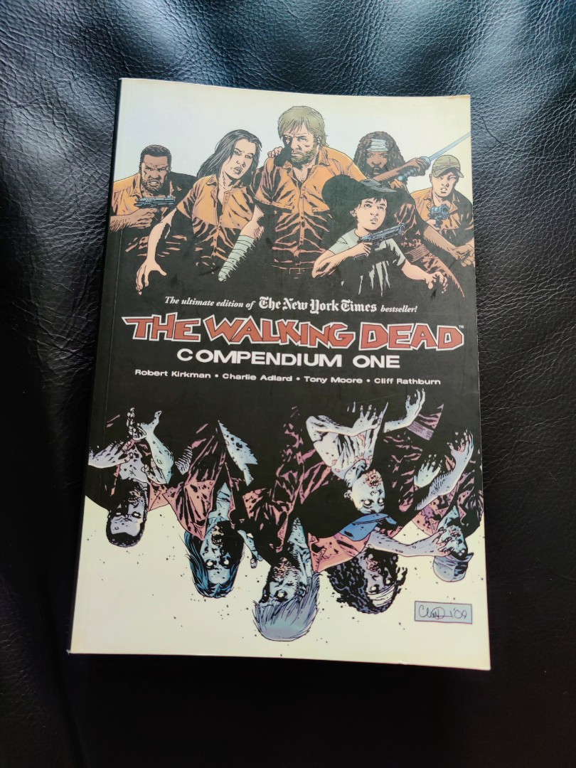The Walking Dead Compendium 1 comic book, Hobbies & Toys, Books ...