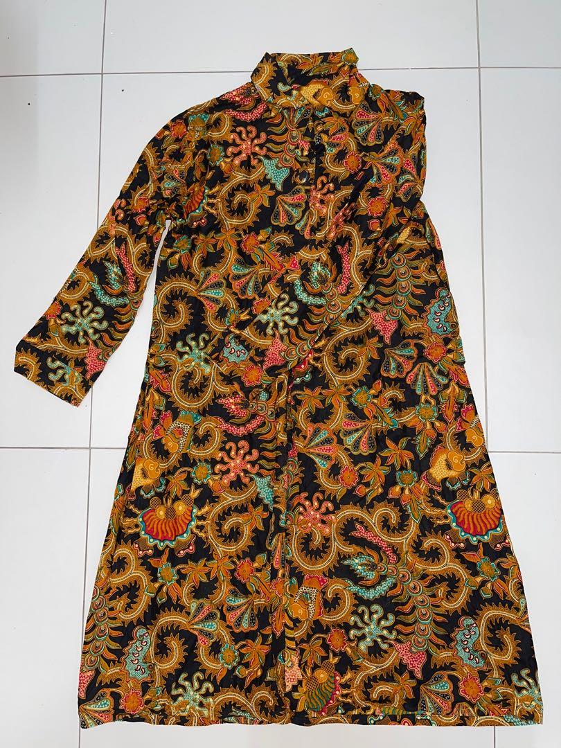 BAJU BATIK MELAKA LABUH, Women's Fashion, Dresses & Sets, Traditional ...