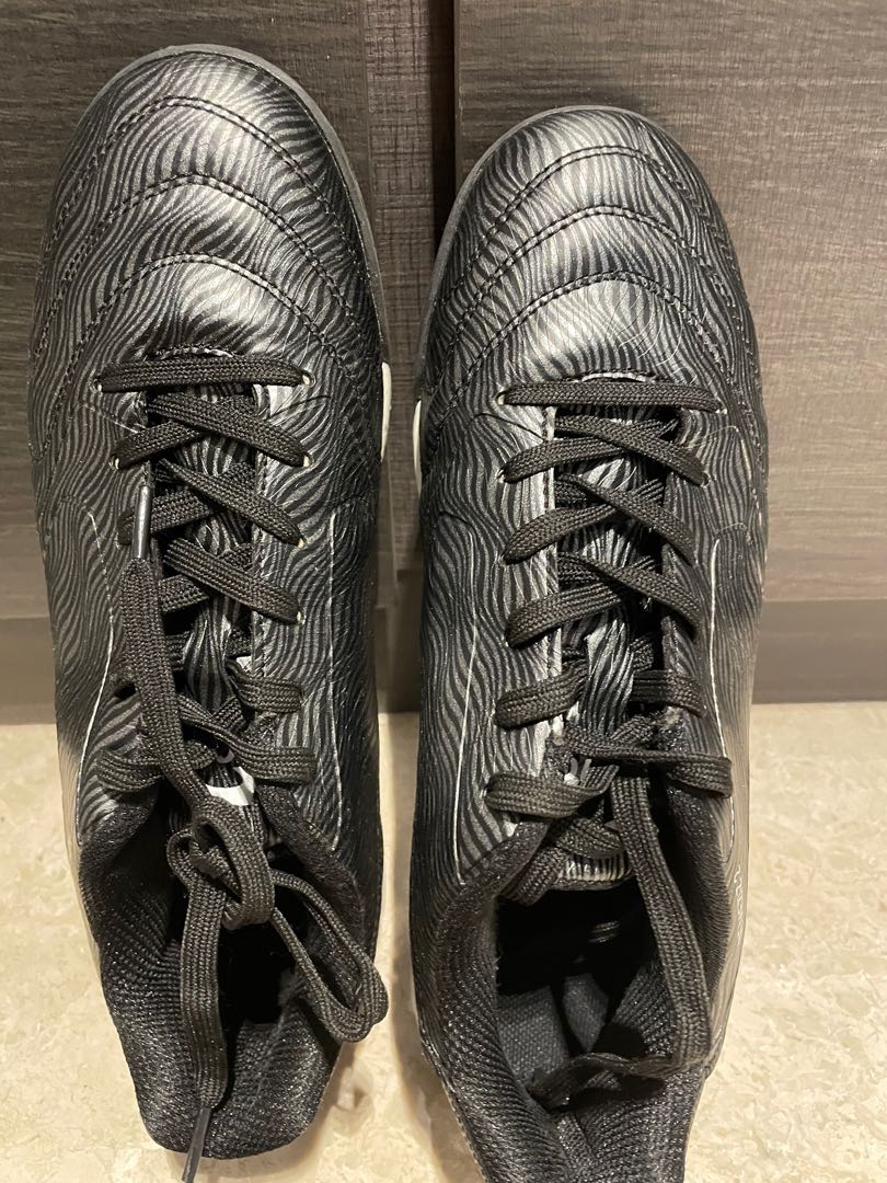 Kronos futsal shoes, Men's Fashion, Footwear, Boots on Carousell
