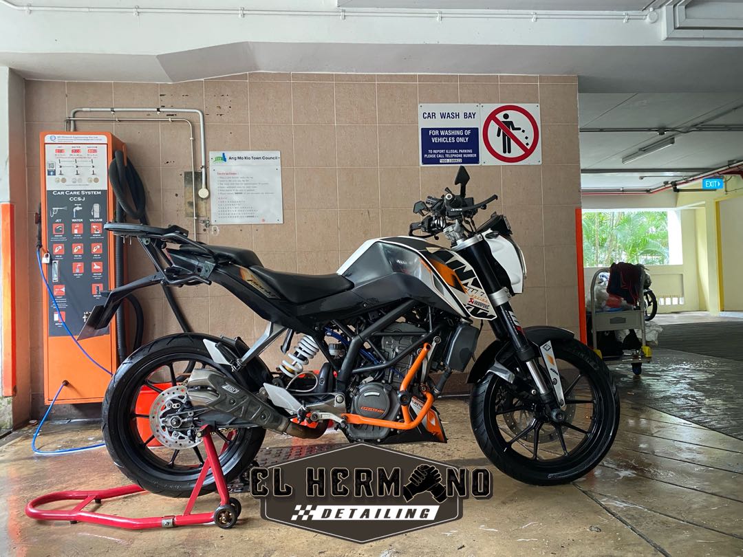 KTM Duke 200 Bike Wash / Motorcycle Detailing, Motorcycles, Motorcycle ...