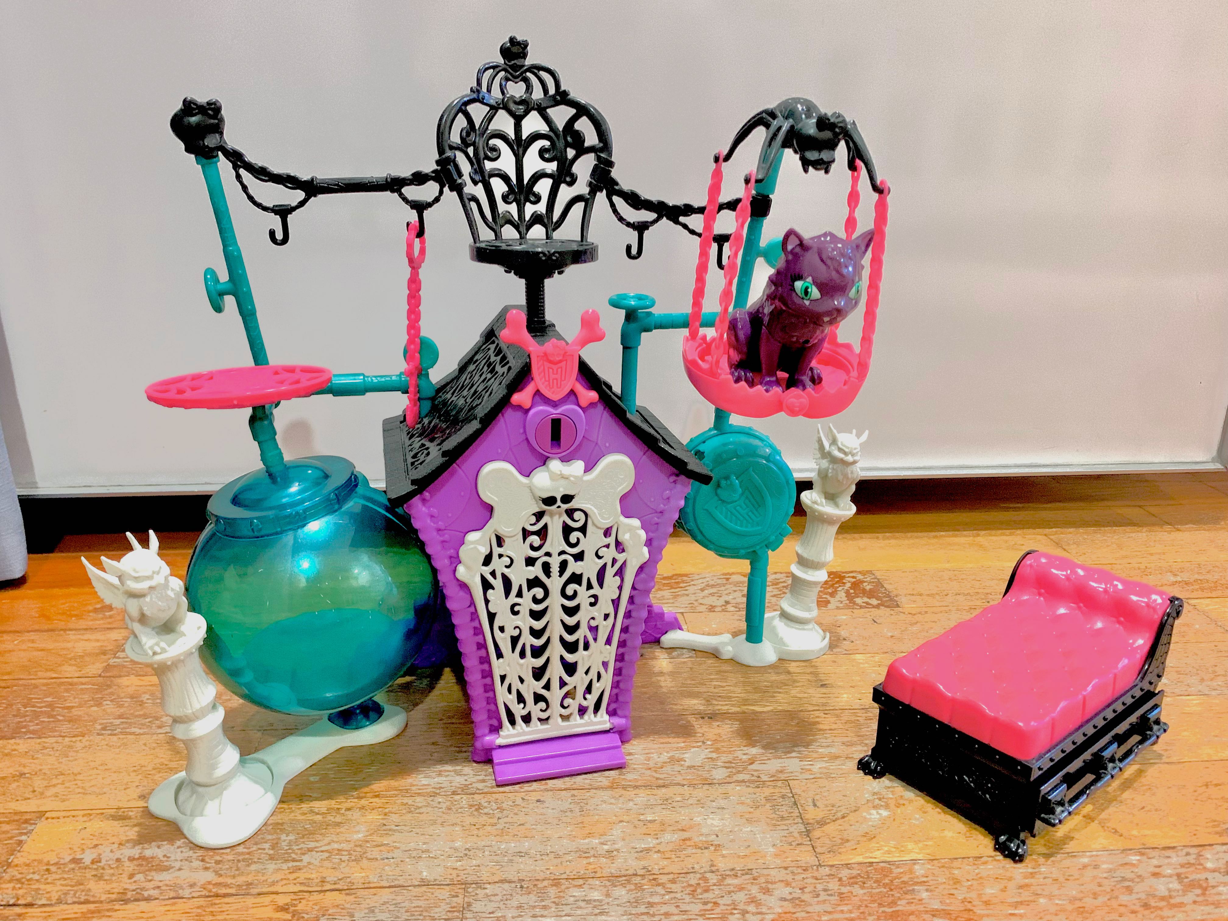 Monster High Secret Creepers Crypt Playset, Hobbies & Toys, Toys ...
