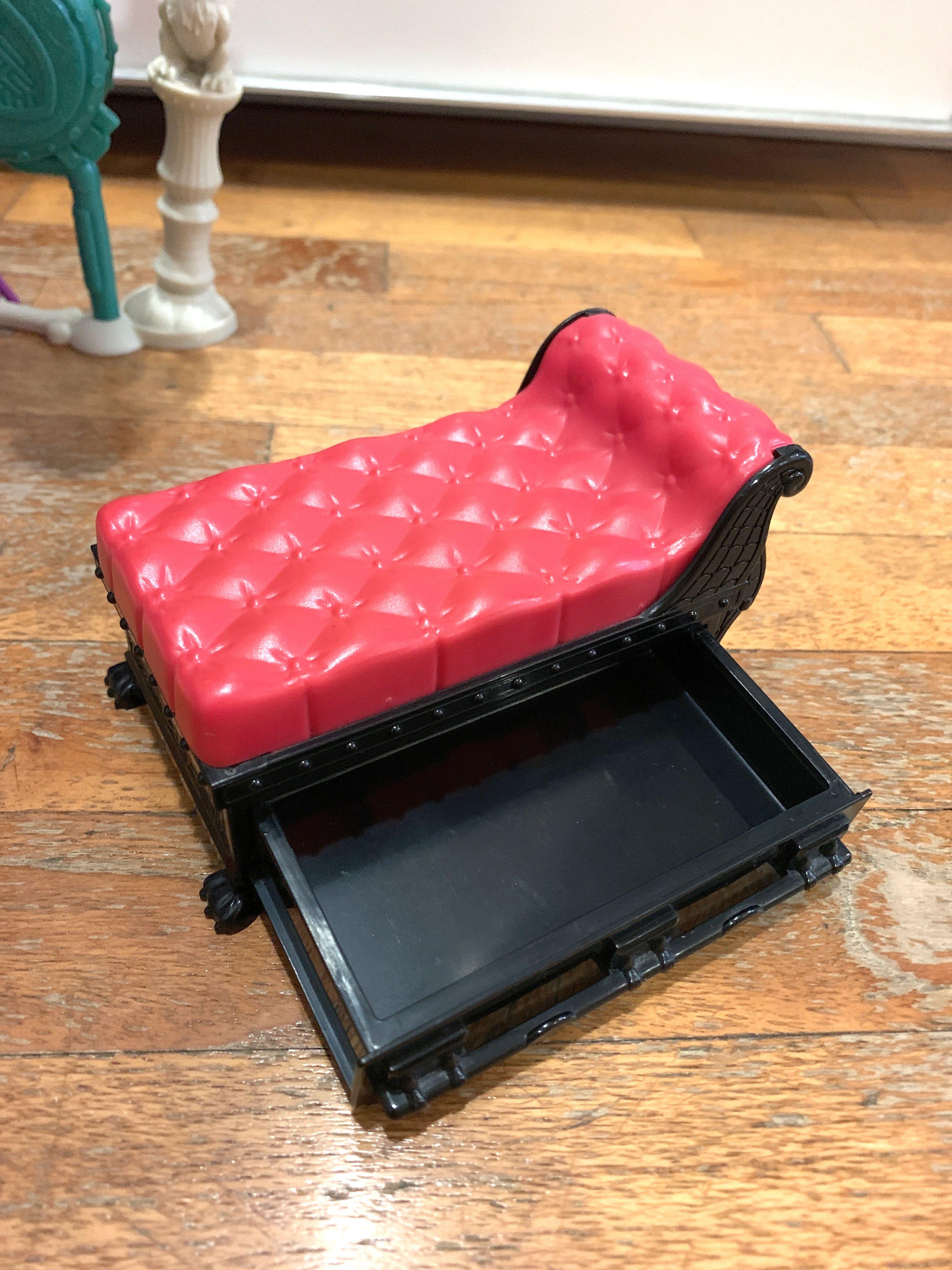 Monster High Secret Creepers Crypt Playset, Hobbies & Toys, Toys ...