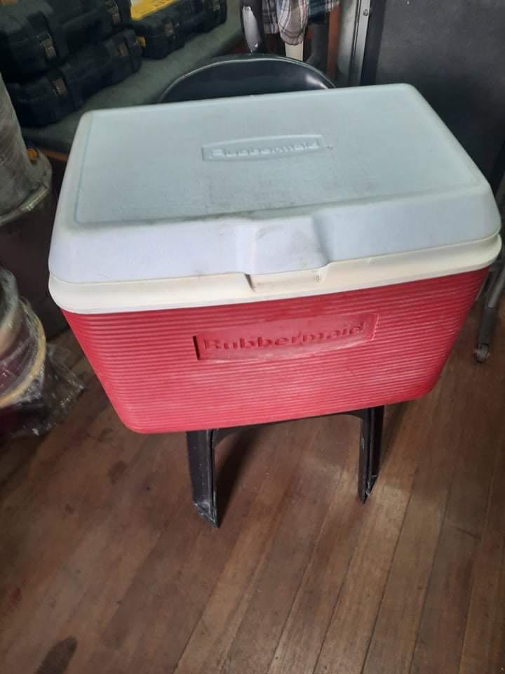 Rubbermaid Insulated Cooler Chest, Furniture & Home Living, Kitchenware ...