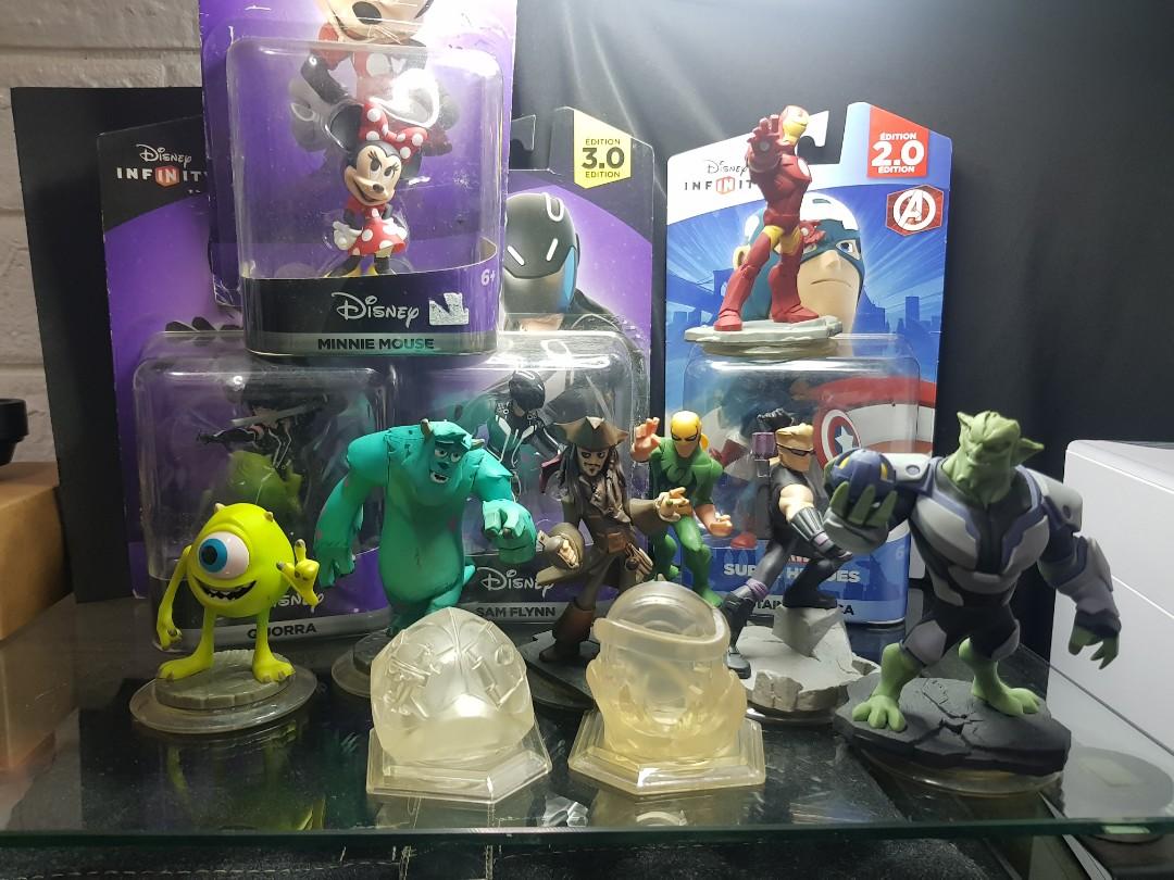 11 pcs Disney Infinity figures (Ironman , Captain America, Green Goblin ...