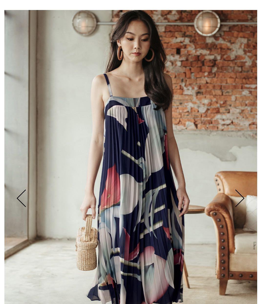 AUDELIA FLORAL MAXI IN NAVY, Women's Fashion, Dresses & Sets, Dresses ...