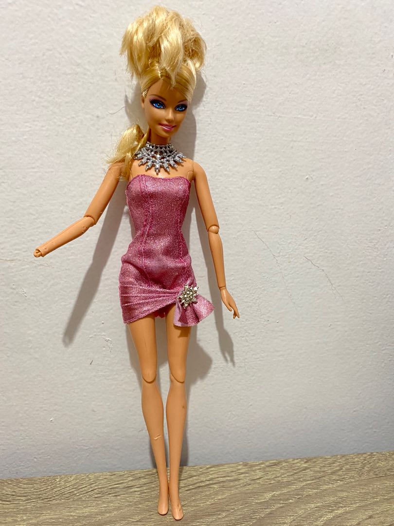 Barbie with missing hand, Hobbies & Toys, Toys & Games on Carousell