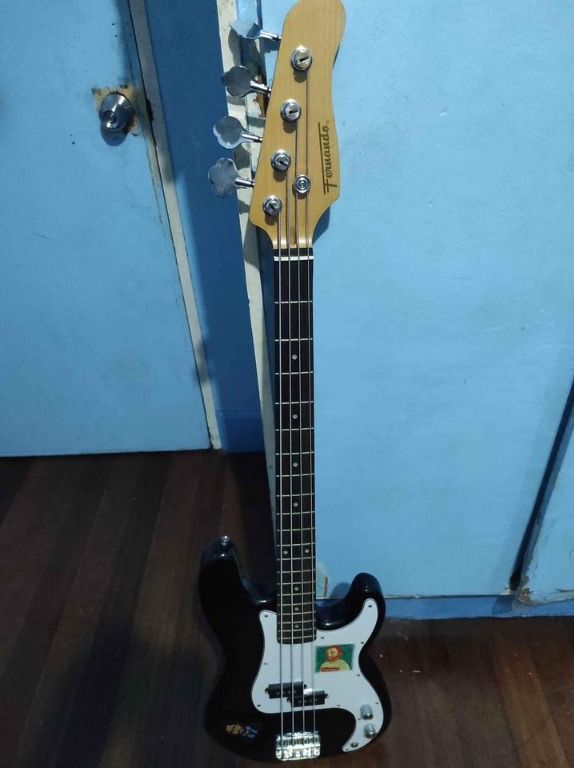 Fernando Precision Bass 4 STRINGS with GIG BAG, Hobbies & Toys, Music ...