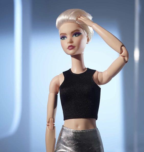 {PO} Barbie Signature Looks Doll (Tall, Blonde Pixie Cut) Fully Posable ...