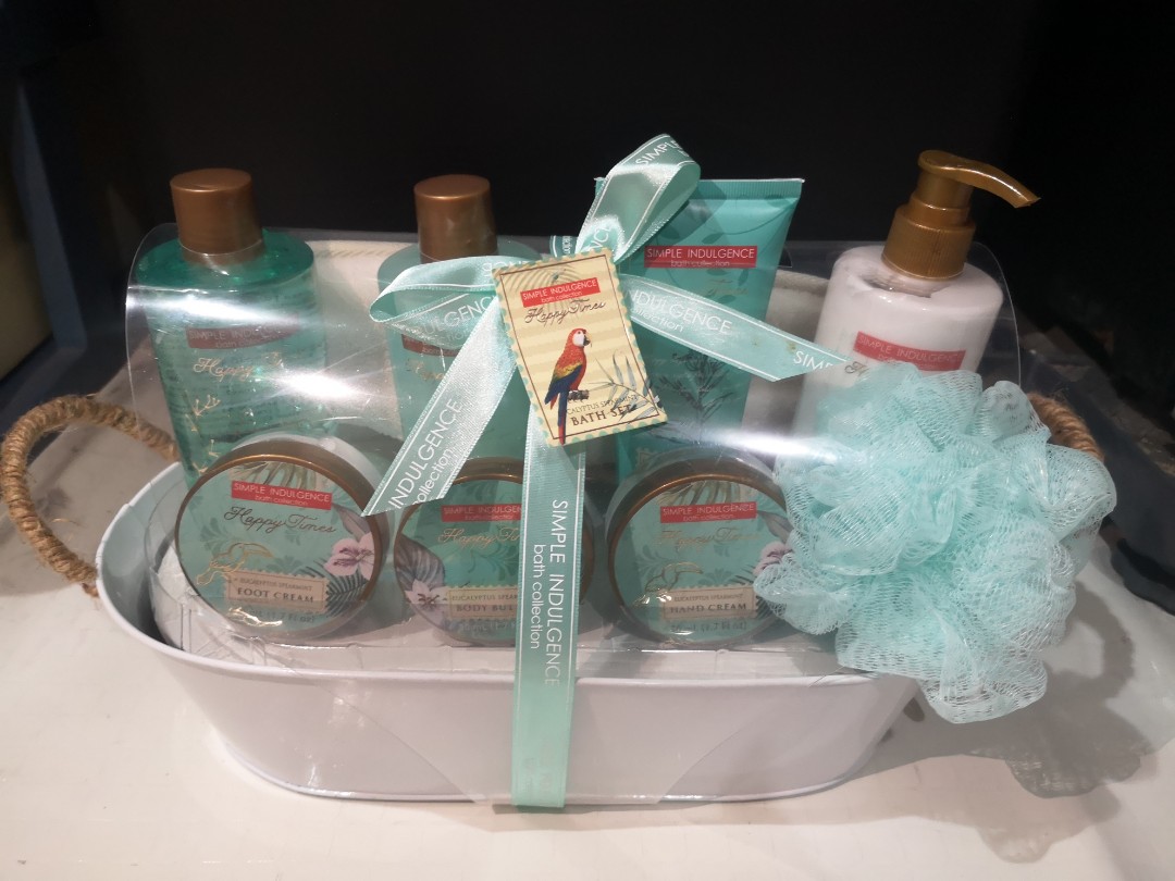 Simple Indulgence Bath Set, Beauty & Personal Care, Bath & Body, Body ...